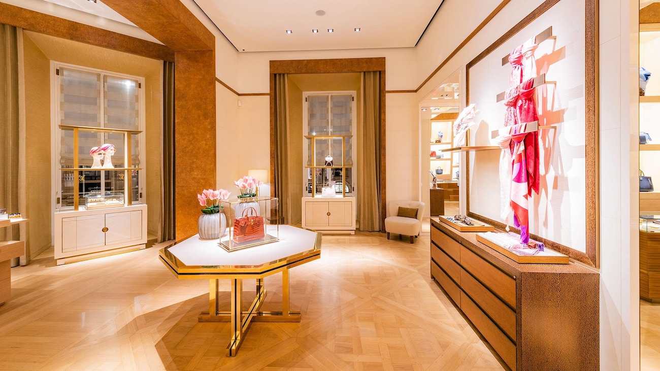 Louis Vuitton Milano Galleria V. Emanuele II Store in Milano, Italy ...