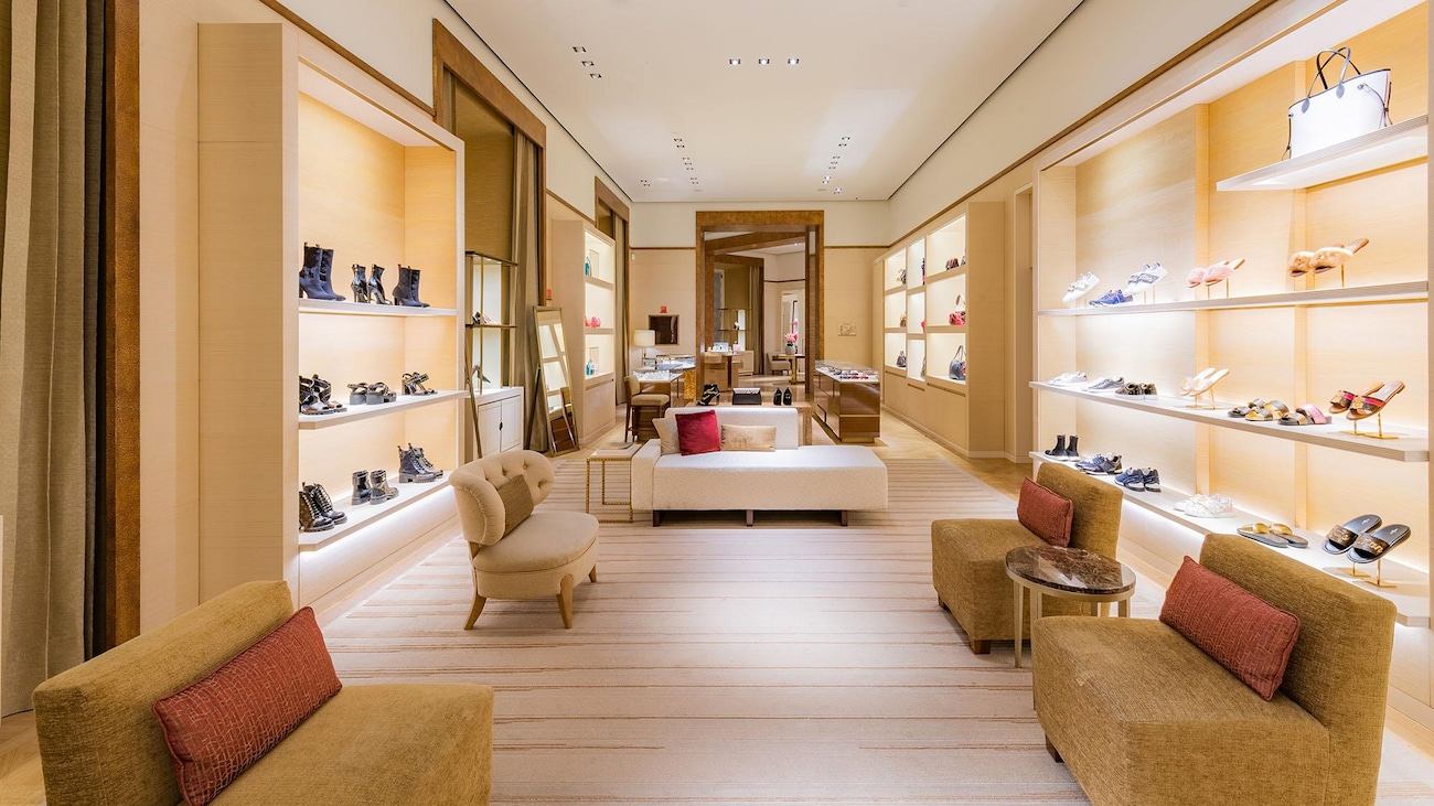 Louis Vuitton Milano Galleria V. Emanuele II Store in Milano, Italy ...