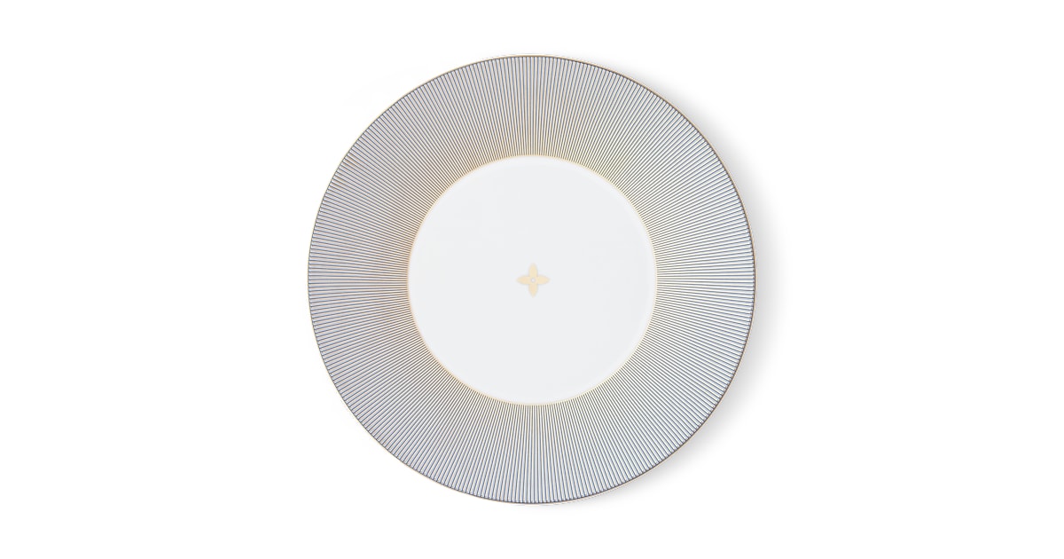 Dichroic Set Of 2 Presentation Plates - Home and Art of Dining | LOUIS ...