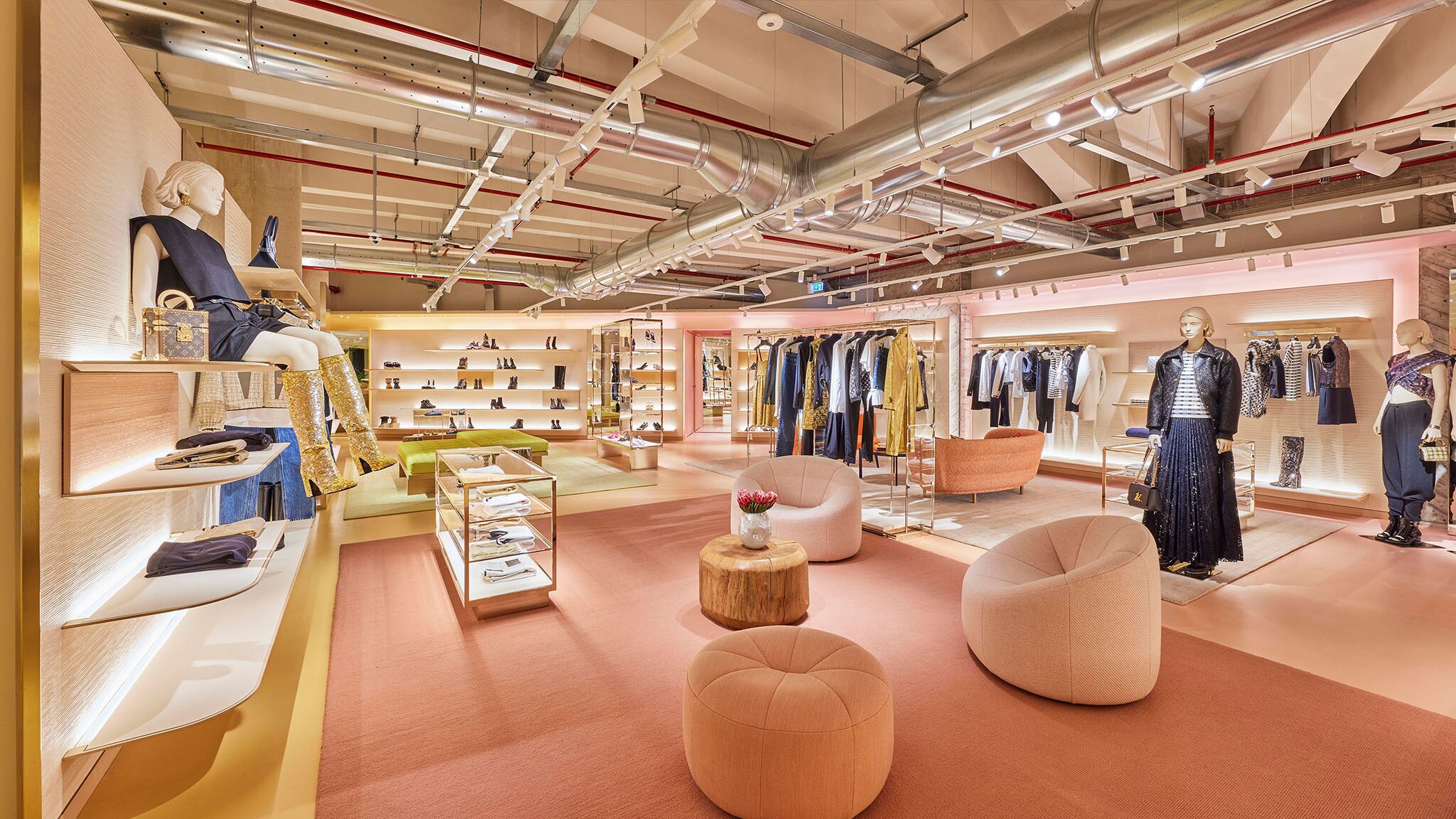 Louis Vuitton Milano Montenapoleone Store in Milano, Italy | LOUIS VUITTON