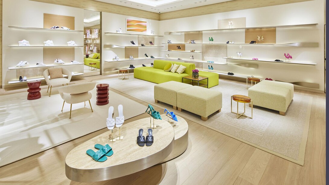 Louis Vuitton Riyadh Kingdom Center Store in Riyadh, Saudi Arabia ...