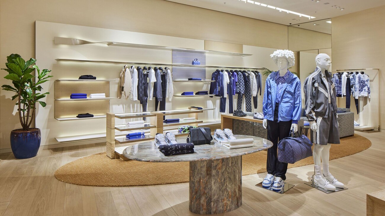 Louis Vuitton Riyadh Kingdom Center Store in Riyadh, Saudi Arabia ...