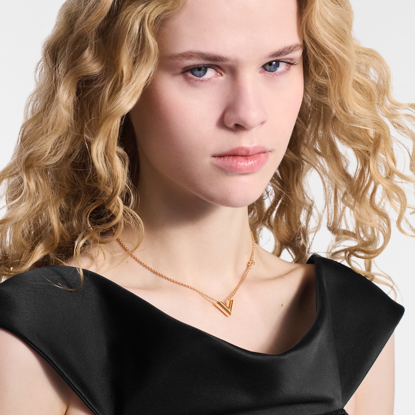 Essential V Necklace S00 - Fashion Jewelry | LOUIS VUITTON