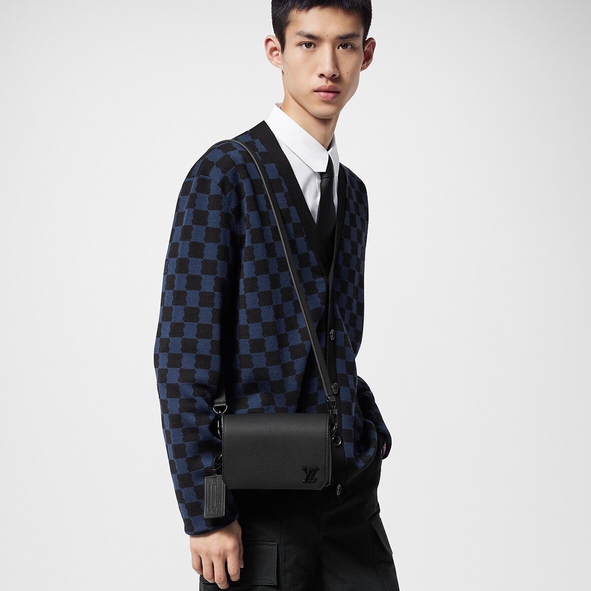 Fastline Wearable Wallet LV Aerogram - For Men | LOUIS VUITTON